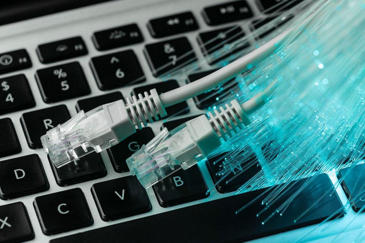 Fungsi Fiber Optik dan Cara Kerjanya yang Perlu Anda Ketahui | XL SATU